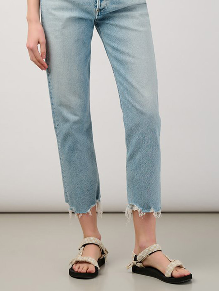 How to Style Mom Jeans | Trilogy Stores